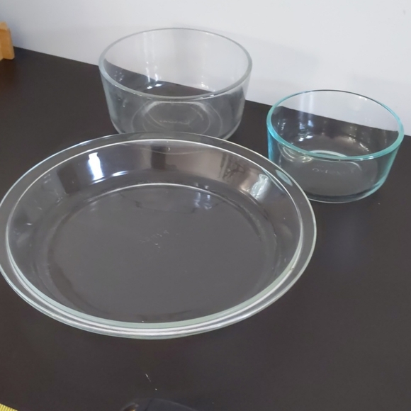 Pyrex | Kitchen | Vintage Set Of 3 Clear Pyrex Bowls Pie Plate Quiche ...